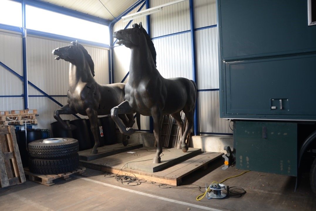 Zitadelle Berlin: Vorbereitungen für die Thorak-Pferde auf der ...
